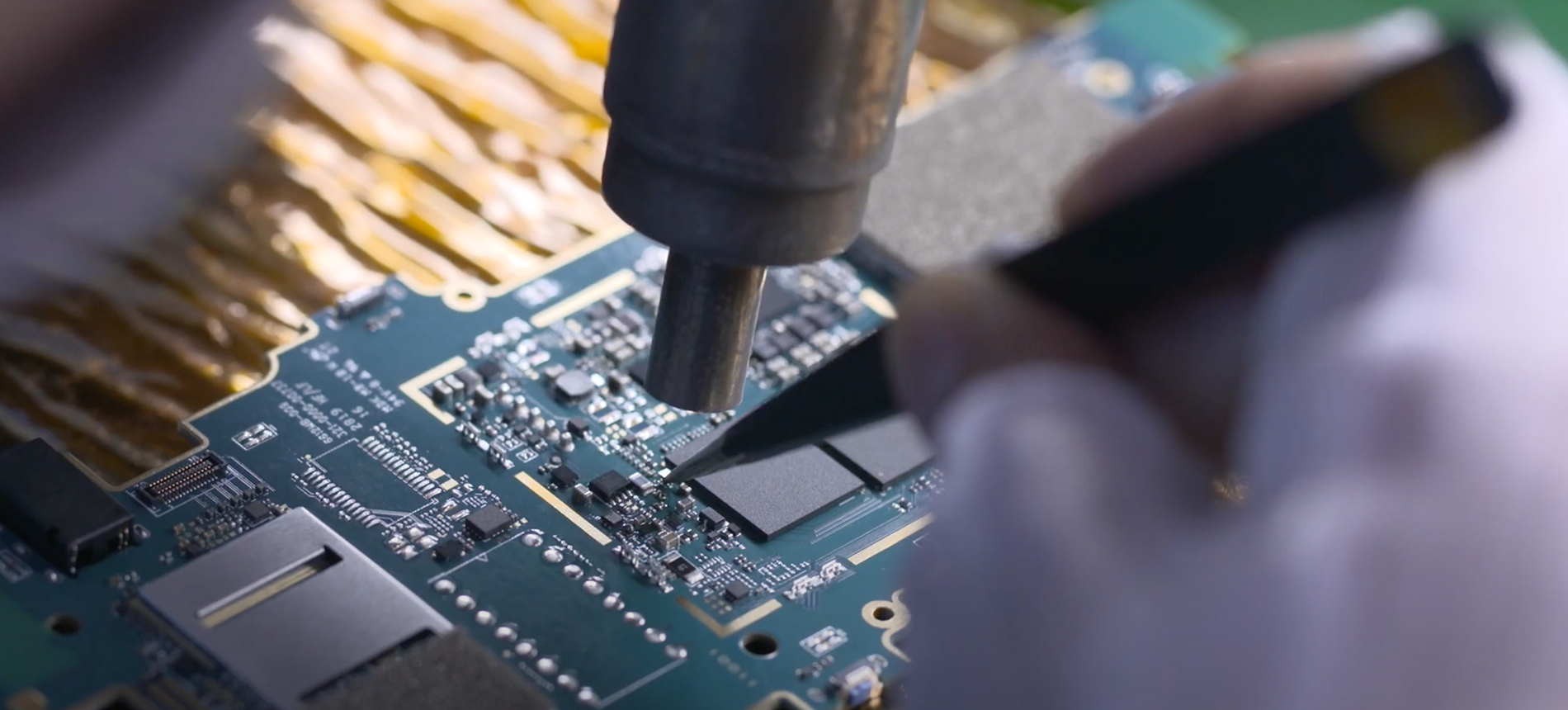 Behind The Screens - A Fairphone Documentary - Fairphone